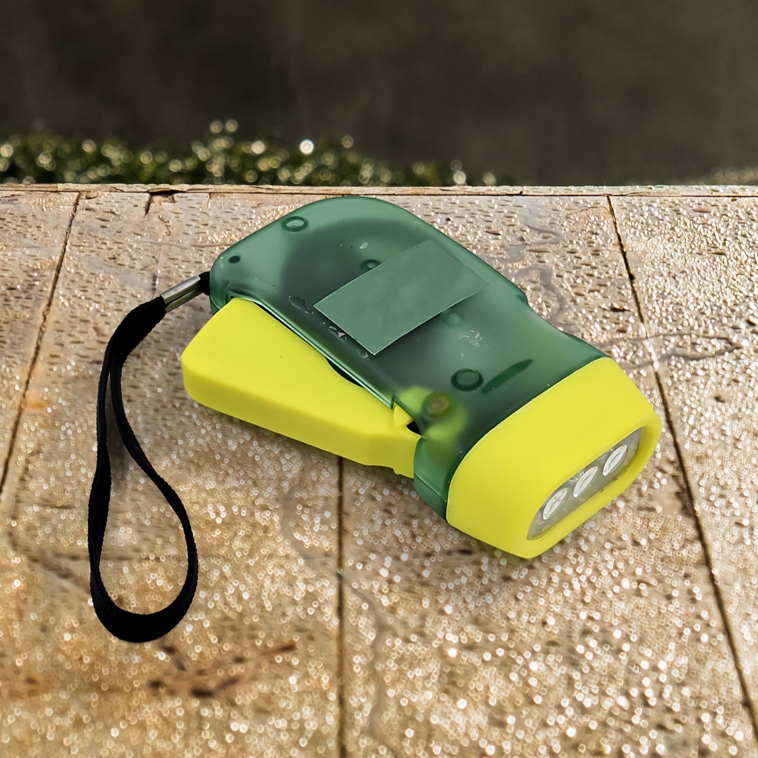 Hand Battery Light - 3 LED Hand Crank Flashlight | – Amis Essensia